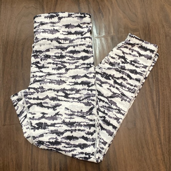 Fabletics | Pants & Jumpsuits | Fabletics Black White Leggings | Poshmark